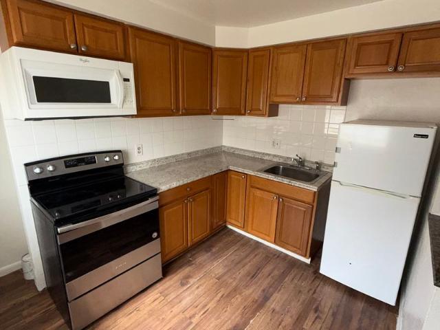 1Bedroom RENOVATED Duplex With Washer/Dryer