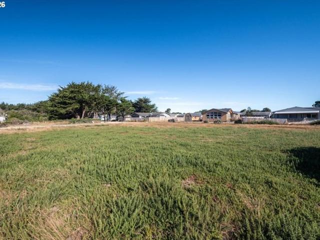13th Ct SW, Bandon, OR 97411