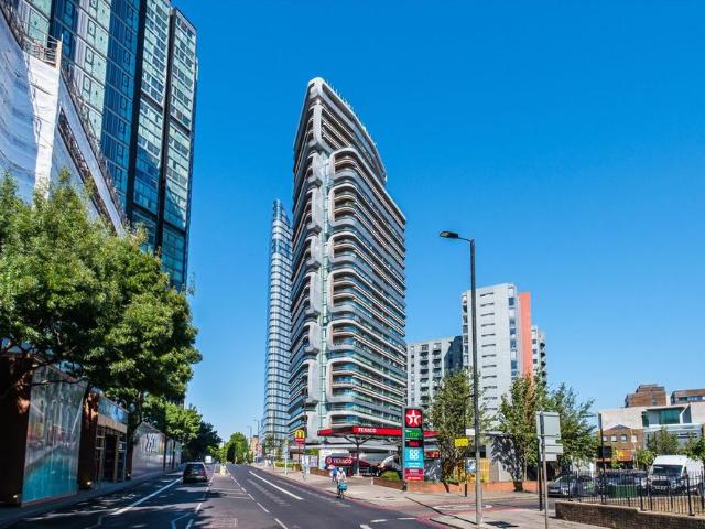 13th Floor Studio Apartment to Rent in Canaletto Tower, Islington, EC1V