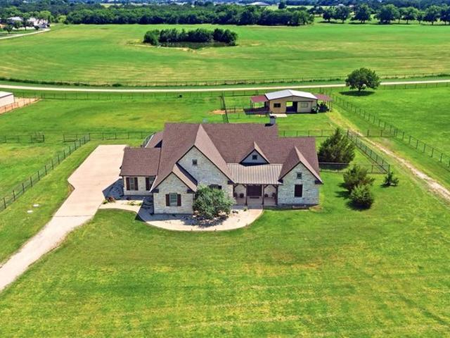 10040 Horseshoe Nail Rd, Pilot Point, TX 76258