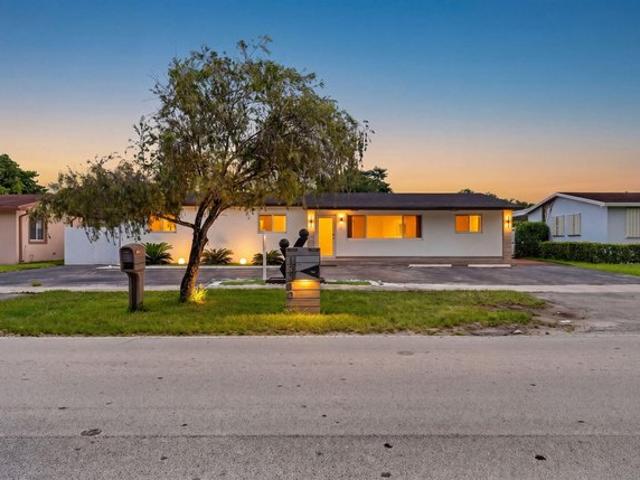 10040 SW 32nd St, Miami, FL 33165