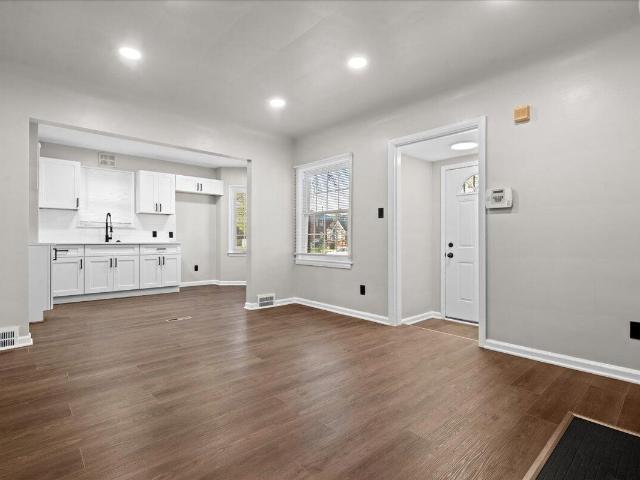 10042 Grayton Street