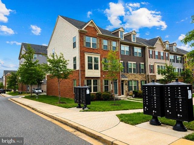 10047 Dorsey Ln, Lanham, MD 20706