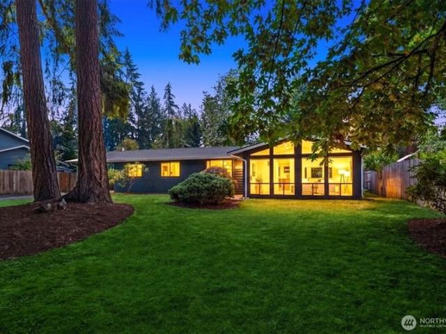 10044 Slater Ave NE, Kirkland, WA 98033