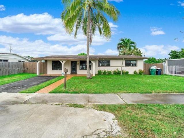10045 215th St SW, Cutler Bay, FL 33189