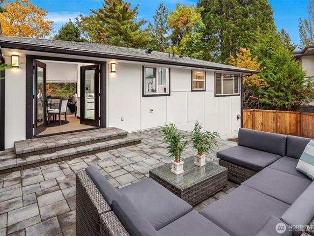 10045 NE 15th St, Bellevue, WA 98004