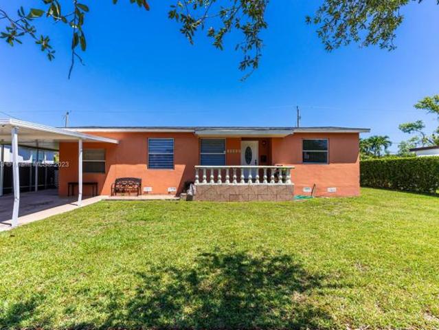 10045 Pan American Dr, Cutler Bay, FL 33189