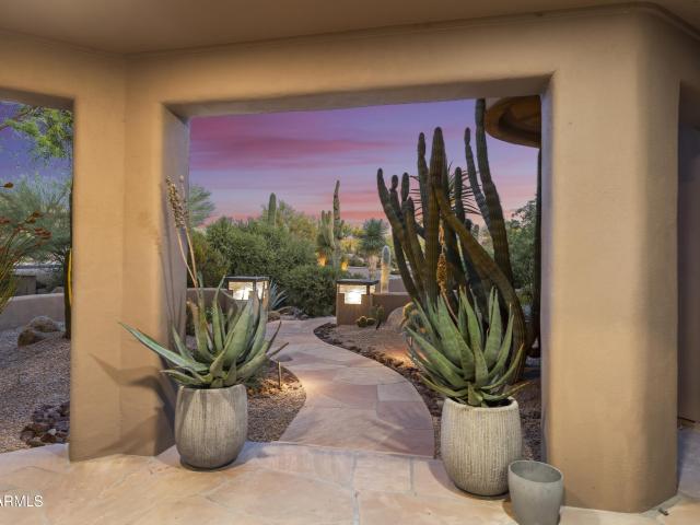 10046 e hidden valley road
