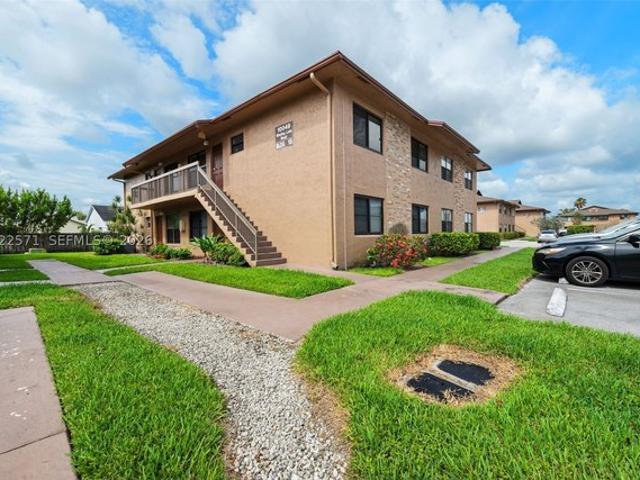 10049 Winding Lake Rd Apt 202, Sunrise, FL 33351