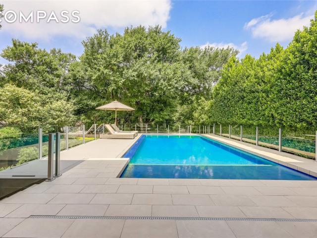1004 Meriden Ln, Austin, TX