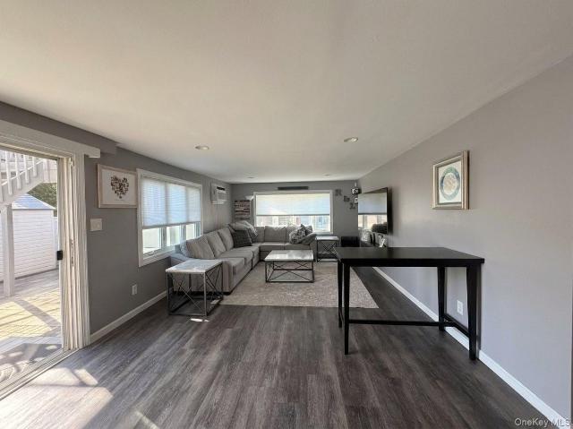 1004 N Broadway
