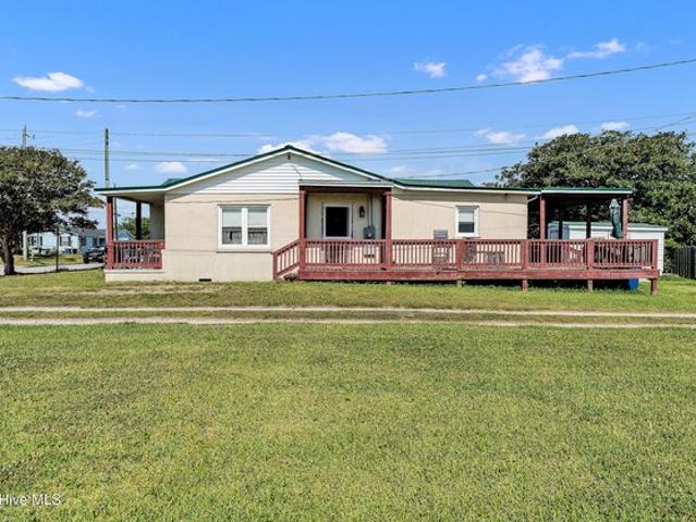 1004 Avery St, Morehead City, NC 28557