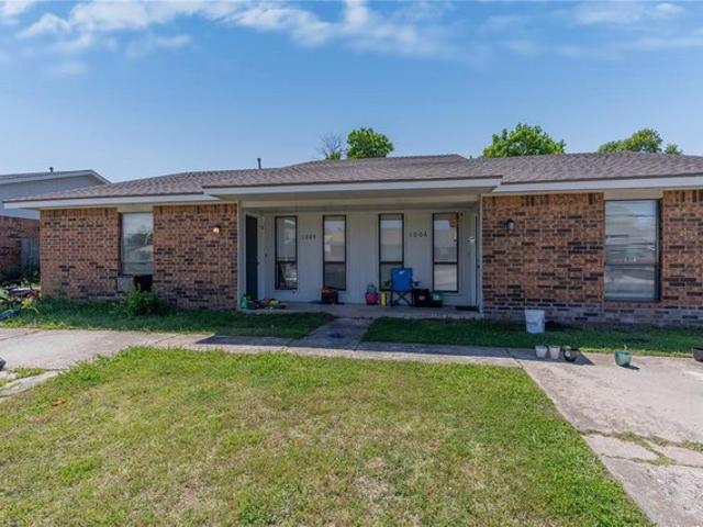 1004 Acacia Cir, Noble, OK 73068
