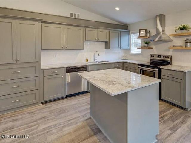 1004 Andover St, Clinton, MS 39056