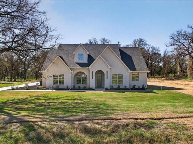 1004 Arbor Vista Dr, Azle, TX 76020