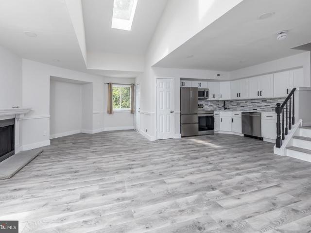 1004 Berwyck Court