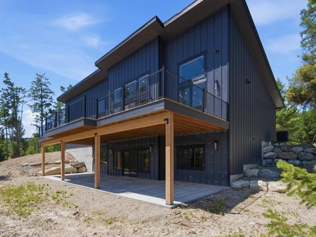 1004 Boon Rd, Somers, MT 59932