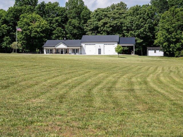 1004 Breeden Rd, Charlotte, TN 37036