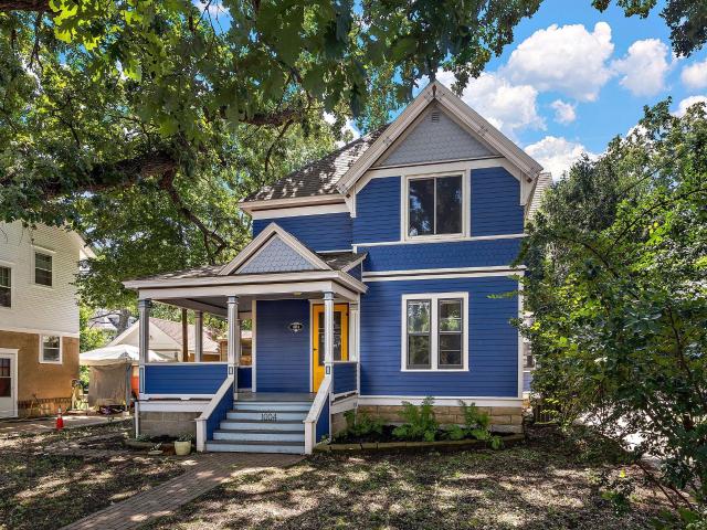 1004 Center Street W