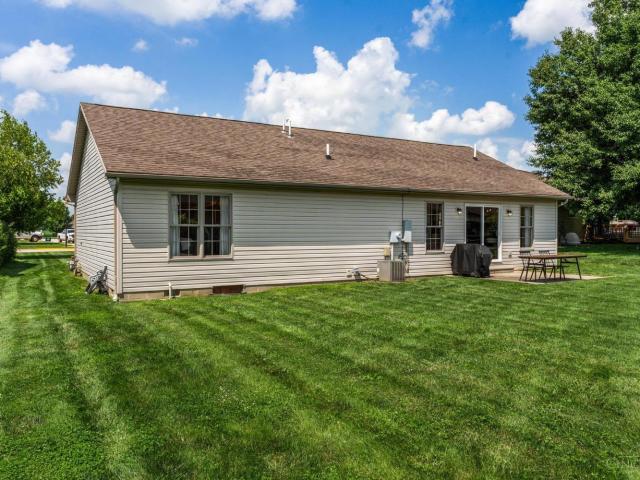 1004 Country Oaks