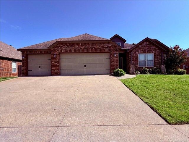 1004 E 135th Pl, Glenpool, OK 74033