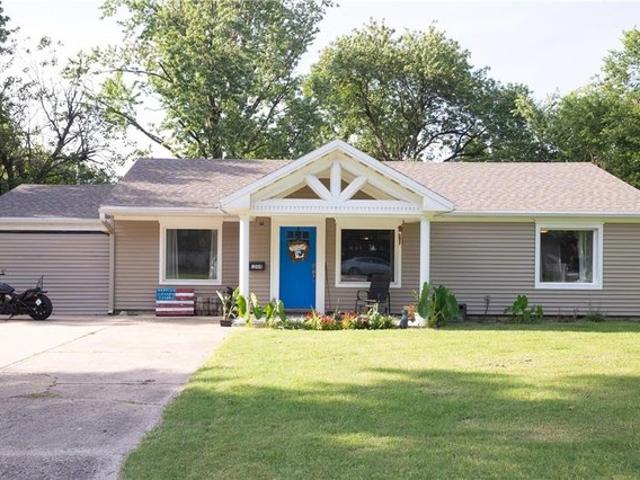 1004 E Main St, Cherryvale, KS 67335