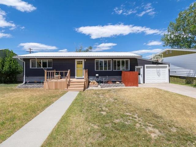 1004 E St, Edgemont, SD 57735