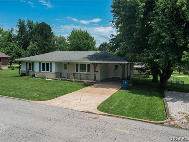 1004 Gayle Dr, Eldon, MO 65026