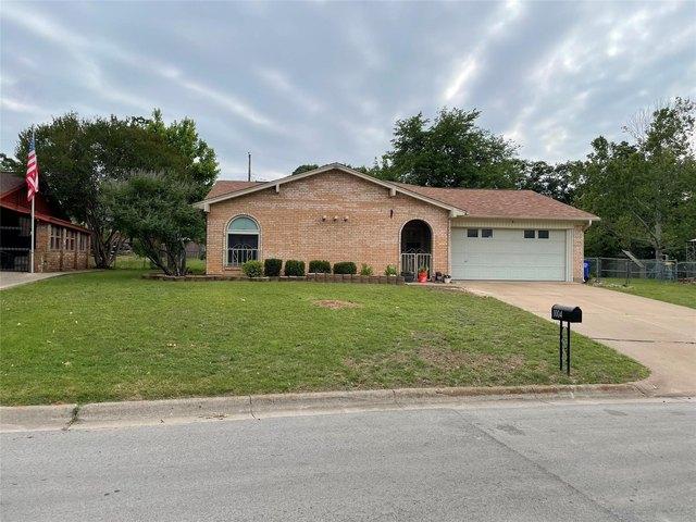 1004 Gladstone Ave, Azle, TX 76020
