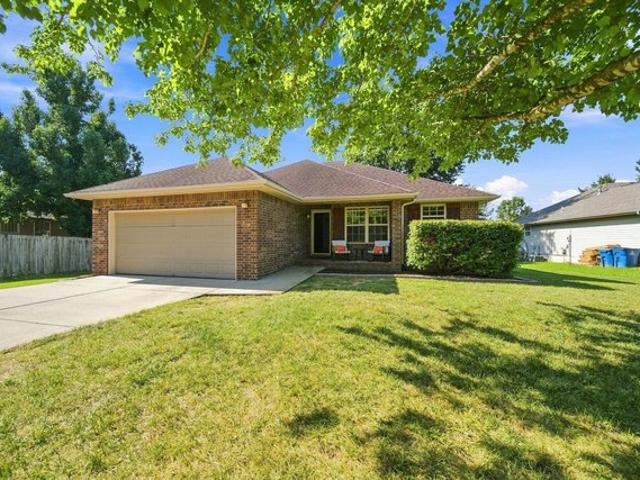 1004 Glen Oaks Dr, Nixa, MO 65714
