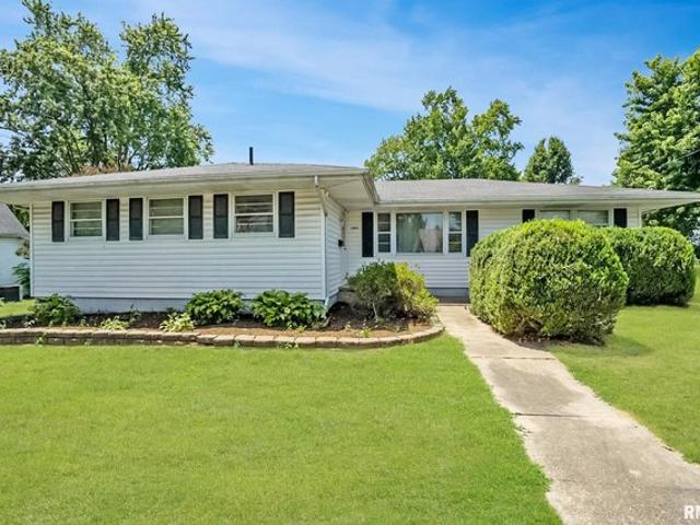 1004 Grand Ave, Johnston City, IL 62951
