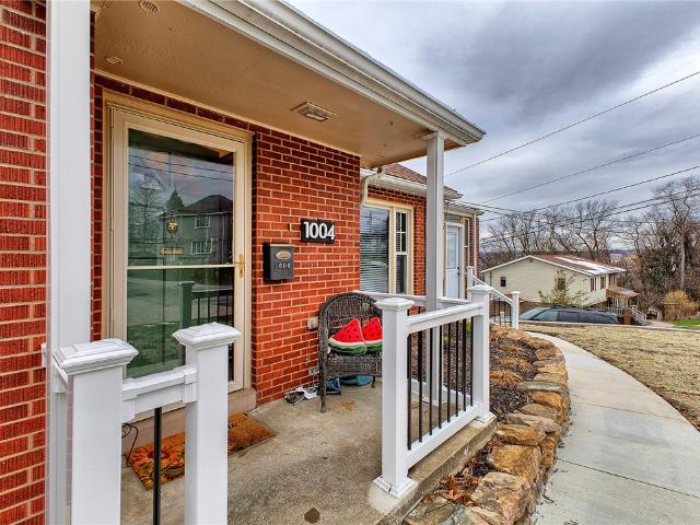1004 Hillcrest Drive