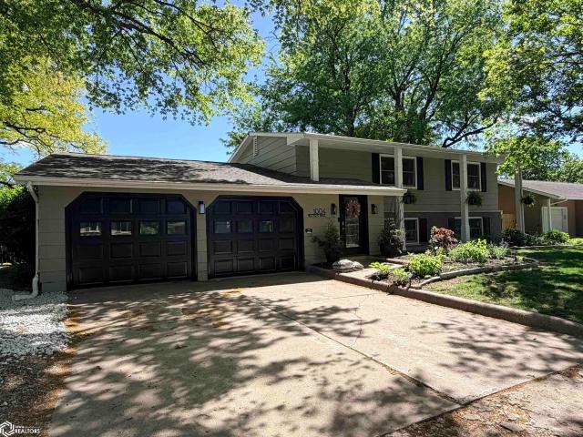 1004 Hillcrest Drive
