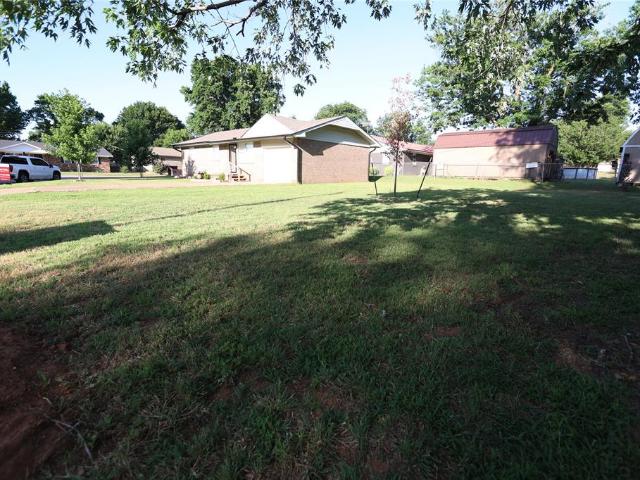 1004 Hillcrest Drive