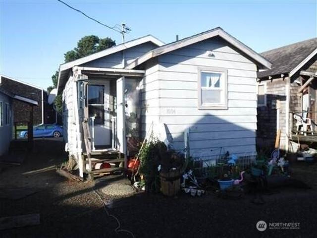 1004 K Pl, Long Beach, WA 98631
