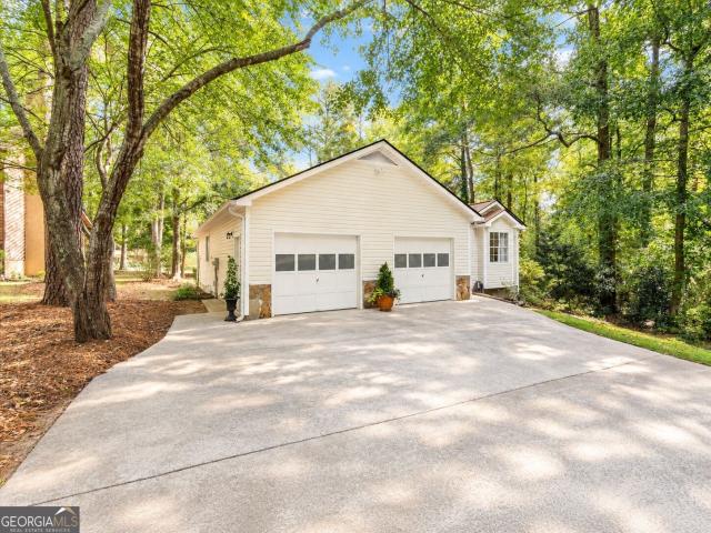1004 Lakeview Parkway