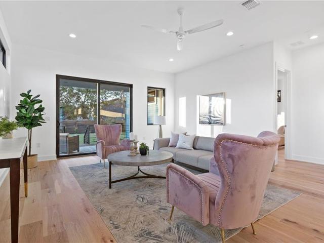 1004 Lott Ave