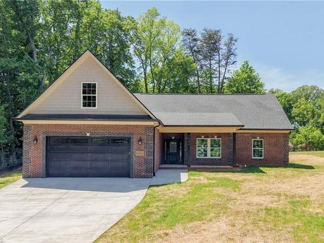 1004 Phineas Dr, Kernersville, NC 27284