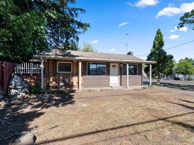1004 S Grape St, Medford, OR 97501