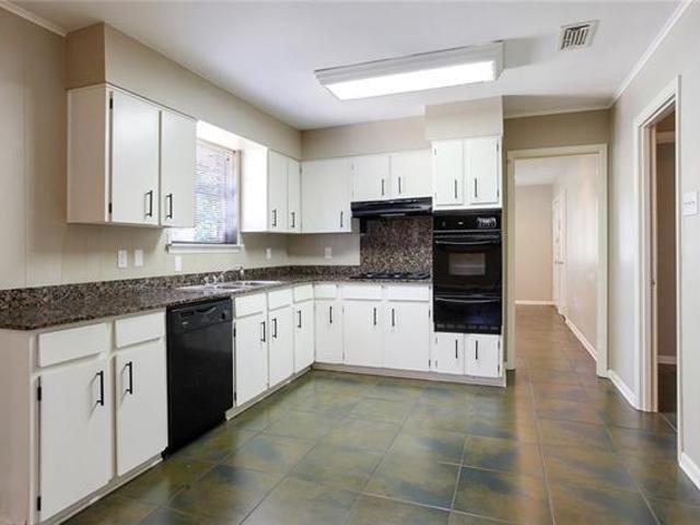 1004 Severn Avenue