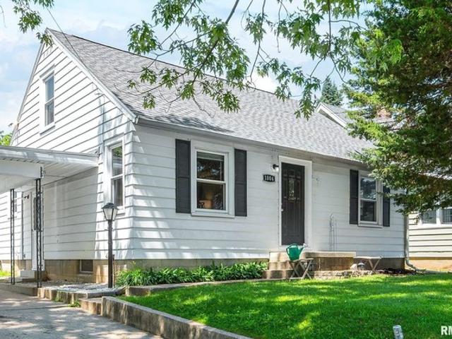 1004 Springfield Rd, East Peoria, IL 61611