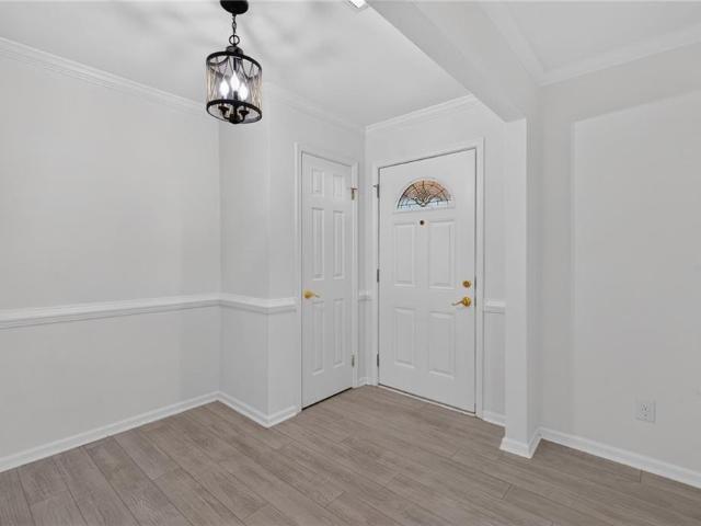 1004 Tottenham LN