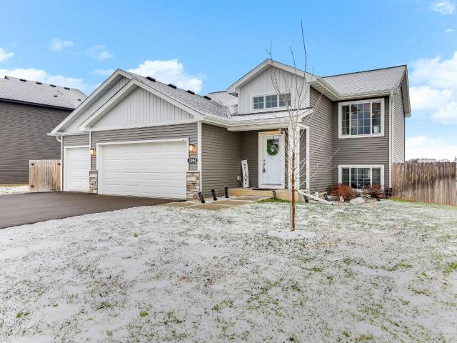1004 Triumph Trail NE