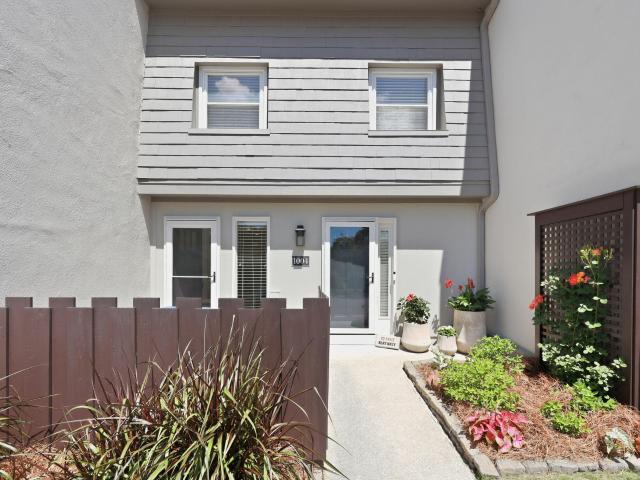 1004 Ventura Place