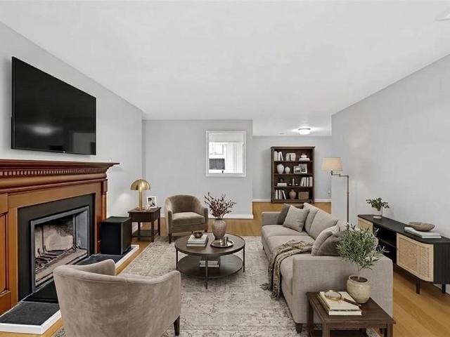 1004 Vicksburg Place