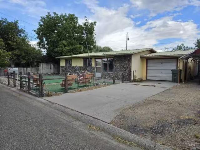 1004 Victoria Ave, Fruitland, ID 83619 647933667