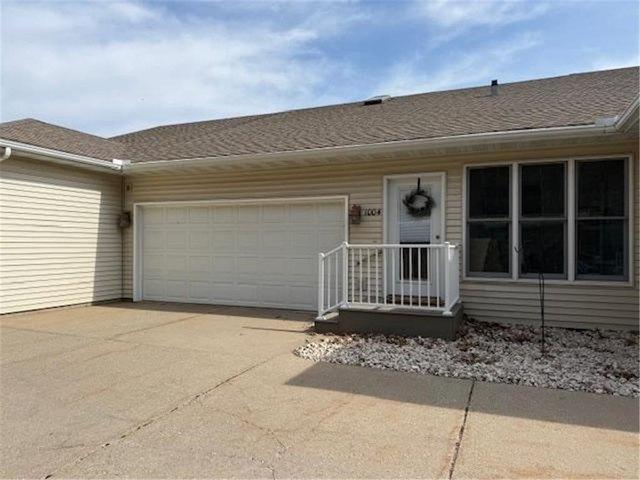 1004 W Lake Blvd, Winona, MN 55987