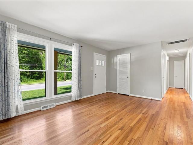 1004 w meadowview road