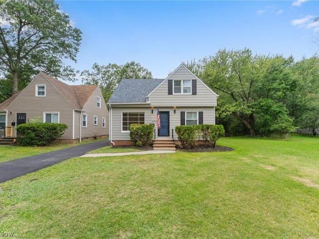 1004 Woodview Rd, Cleveland Heights, OH 44121