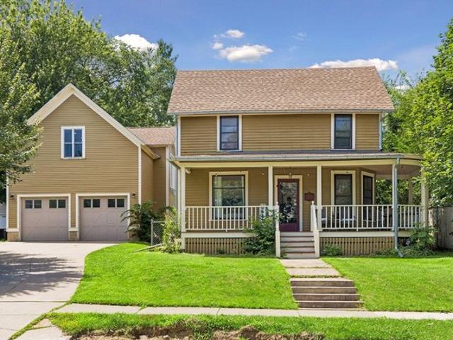 1004 6th St S, Stillwater, MN 55082